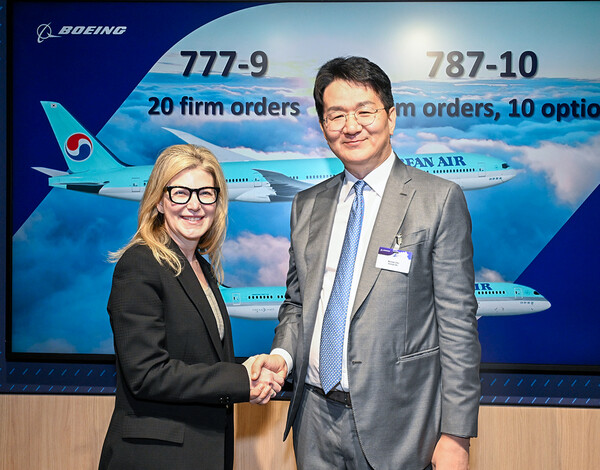 Korean Air will buy up to 50 Boeing airplanes